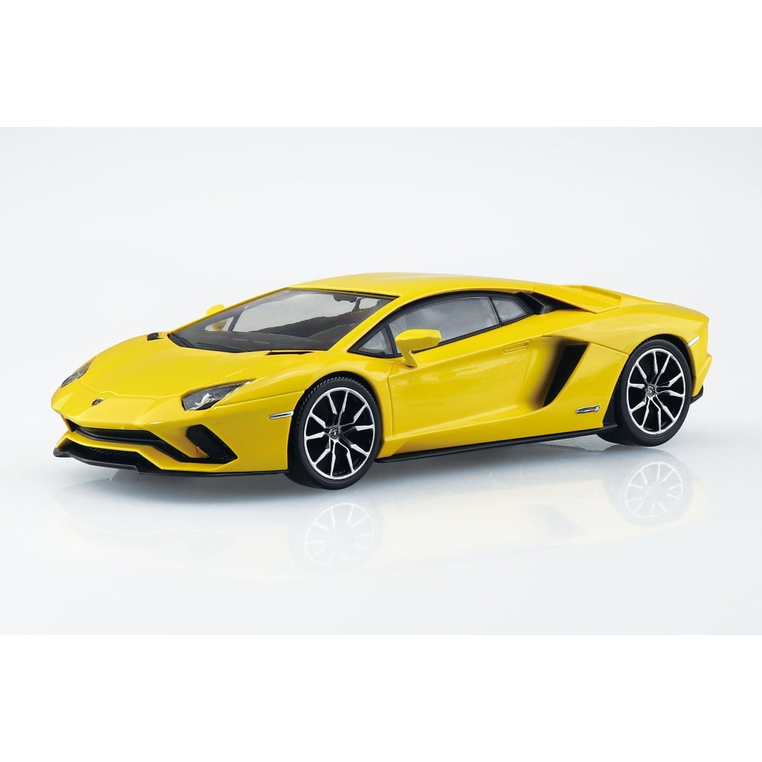 1/32 Snap Lamborghini Aventador S (Pearl Yellow)– Hobbyco Imports